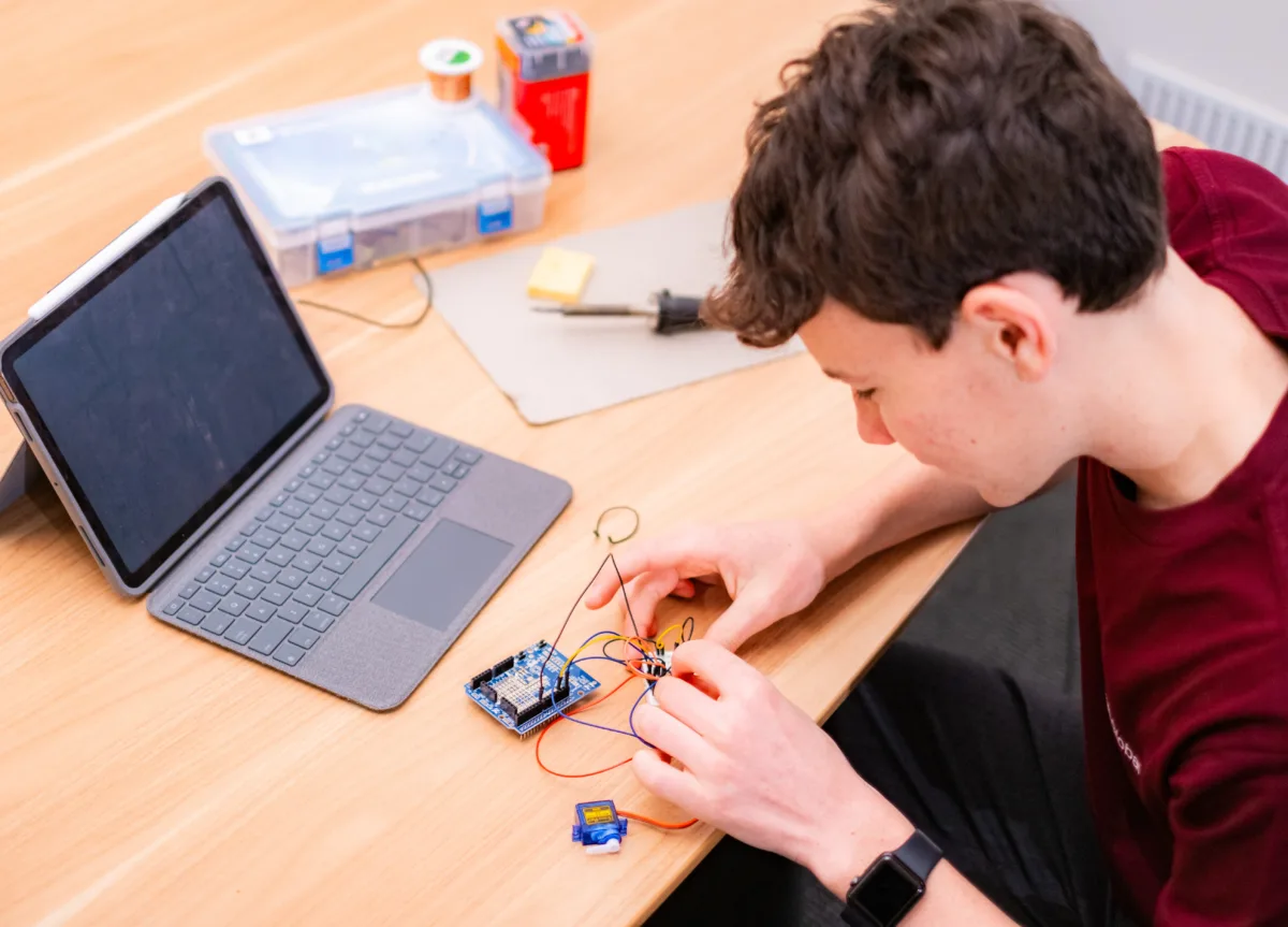 Year 7 Technologies | Scotch Global Connect